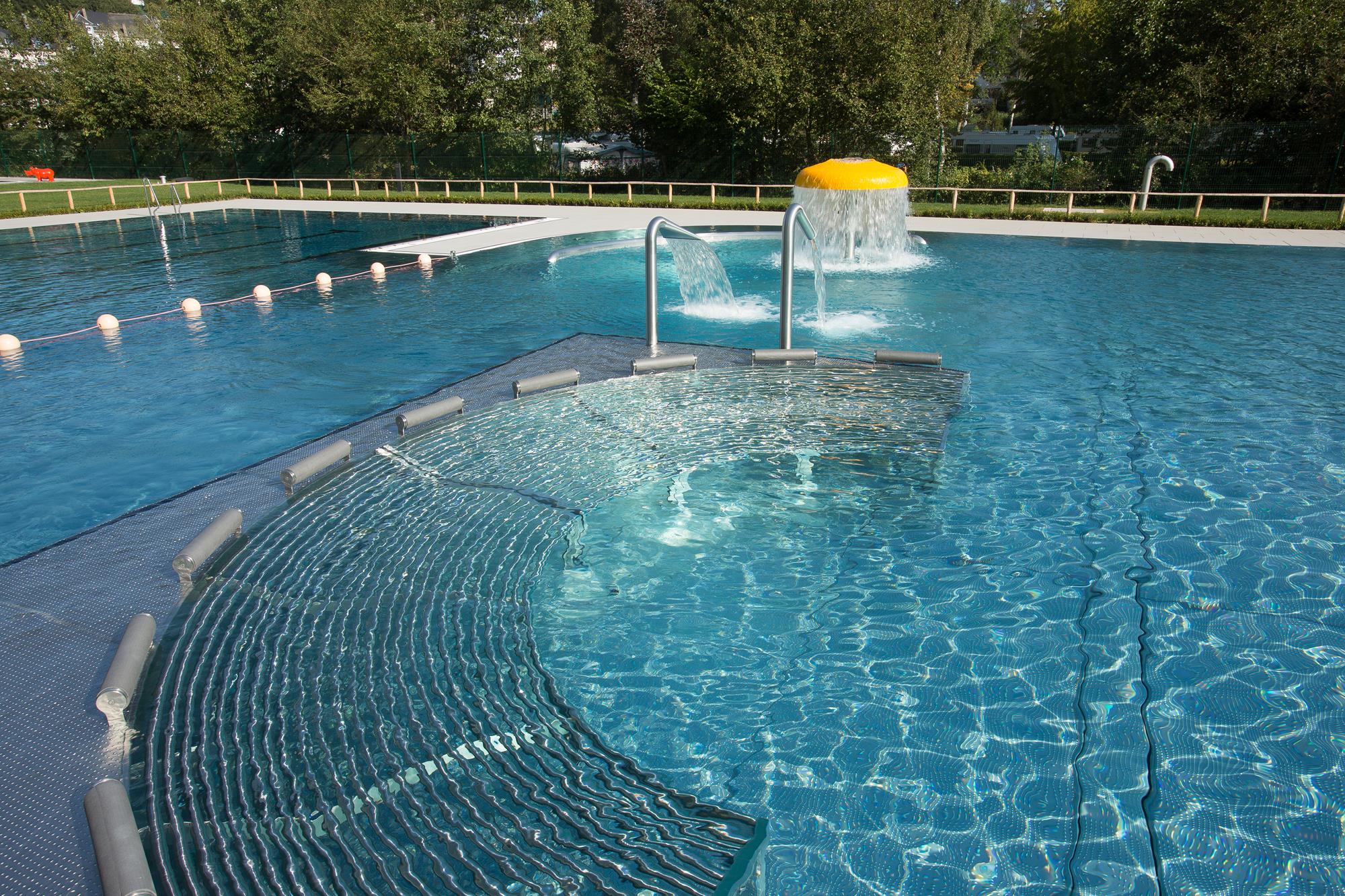 La piscine en plein air du «Centre de loisirs Troisvierges» - Piscines